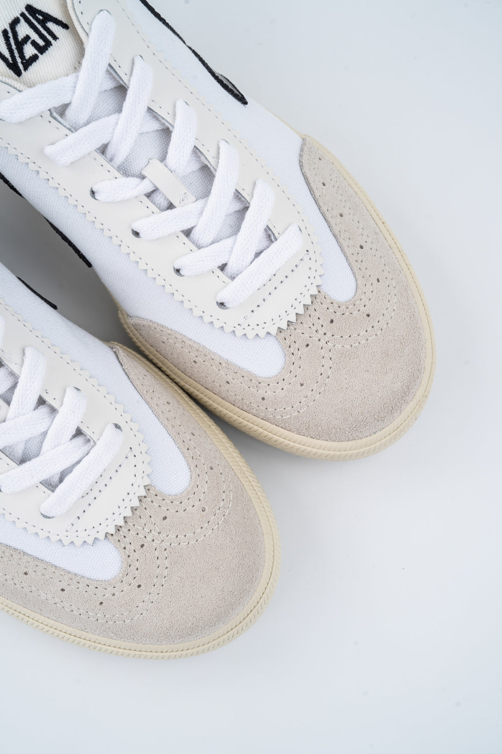 Veja Ladies Volley Canvas Sneaker | Hydraulics Stores